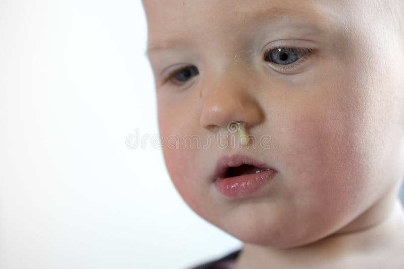 Peuter Met Snot Het Hangen Uit Neus Stock Afbeelding - Image of vuil ...