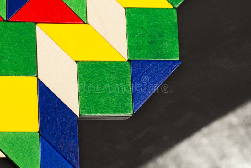 Pezzi Di Legno Variopinti Per La Tecnica Del Tangram Immagine Stock ...