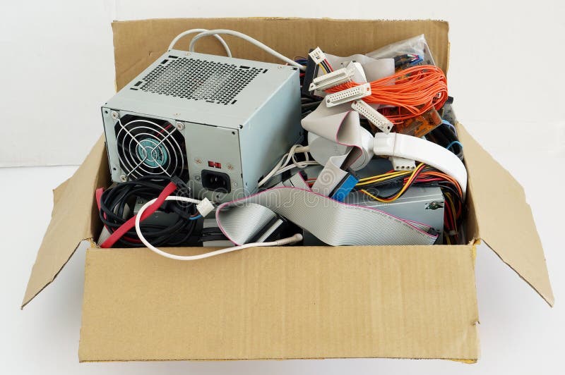 Nuova Scatola Di Cartone Del Computer Sul Pavimento Con Colpo Di ...