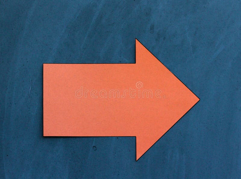 Pfeil auf Tafel stockbild. Bild von geschäft, kreide - 50142681