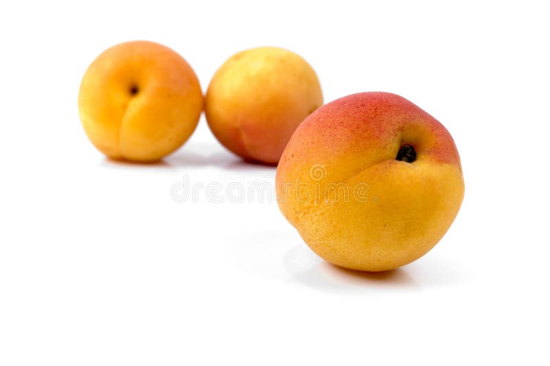 Nasser Pfirsich stockfoto. Bild von nahrung, pfirsich - 12412842