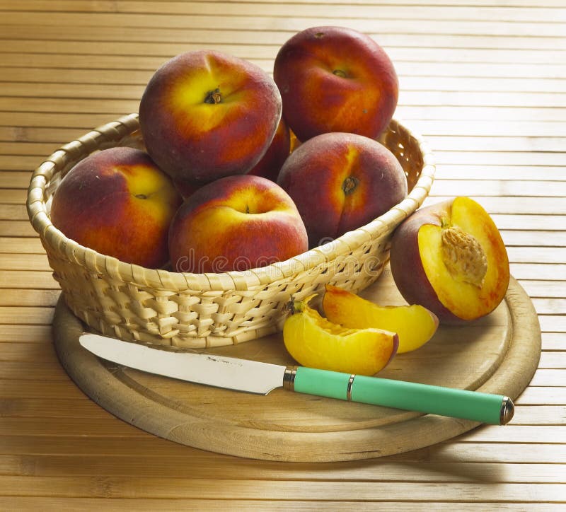 Pfirsiche stockfoto. Bild von betrieb, lebensstil, frisch - 14780284