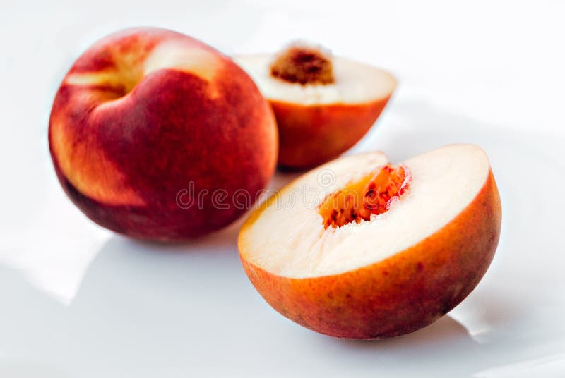 Pfirsiche stockfoto. Bild von pfirsich, leben, farbe - 27170504