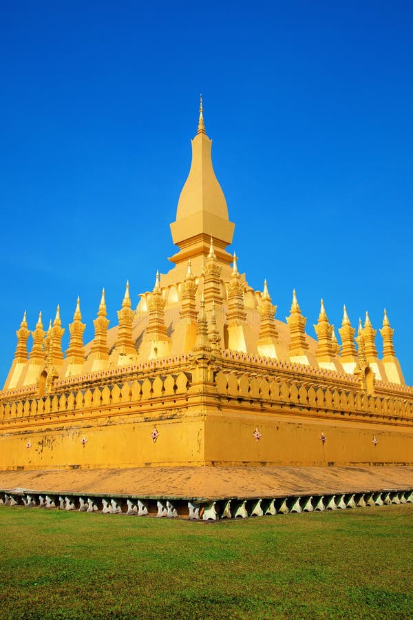 Pha that Luang stupa stock photo. Image of monument, pilgrim - 19265842