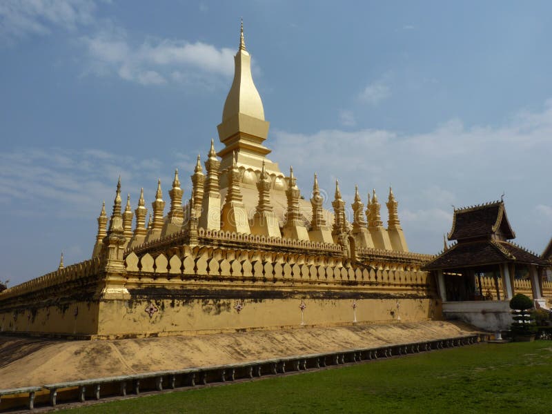 Pha that Luang Stupa, Vientiane Stock Photo - Image of travel ...