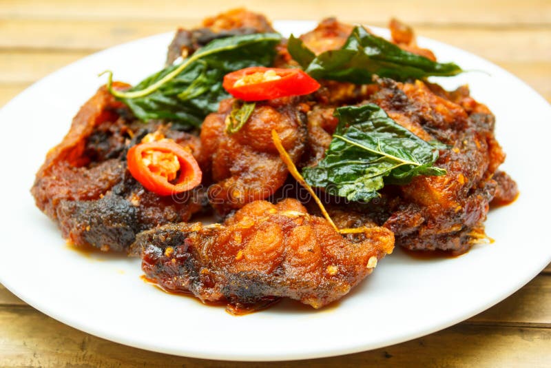 Phad Phed Pla Duk Thod Krob (Stir Fried Deep Fried Catfish with Stock ...