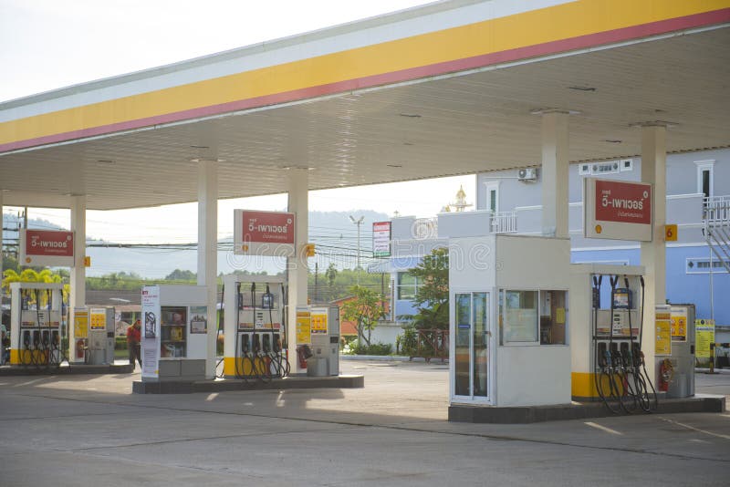 Phang-NGA, THAILAND - November 7, 2015; Shell-benzinestation in Mor ...