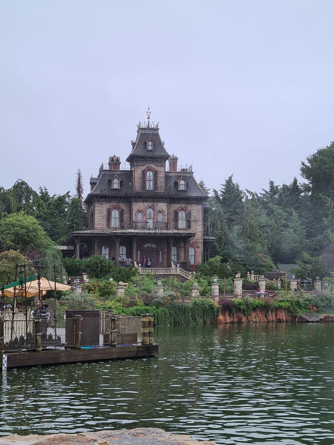 Phantom Manor in Disneyland Park - DisneyLand Paris Editorial Stock ...