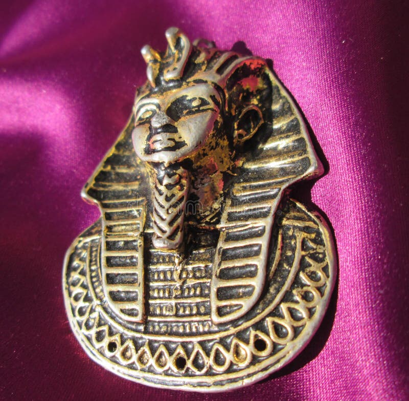 Tutankhamun's burial mask stock photo. Image of tomb - 48081170