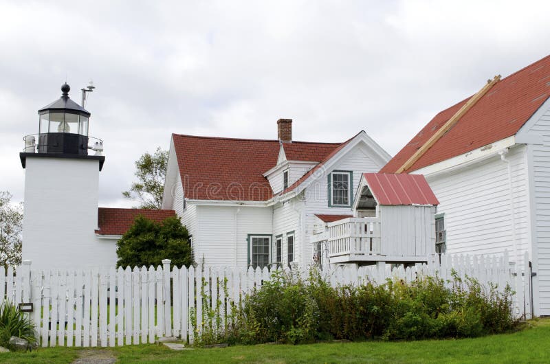 Phare de point de fort image stock. Image du lumière - 34233347
