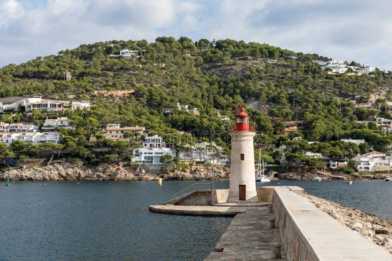Phare Au Port Maritime De St Tropez, Cote D'Azur, France Photo stock ...