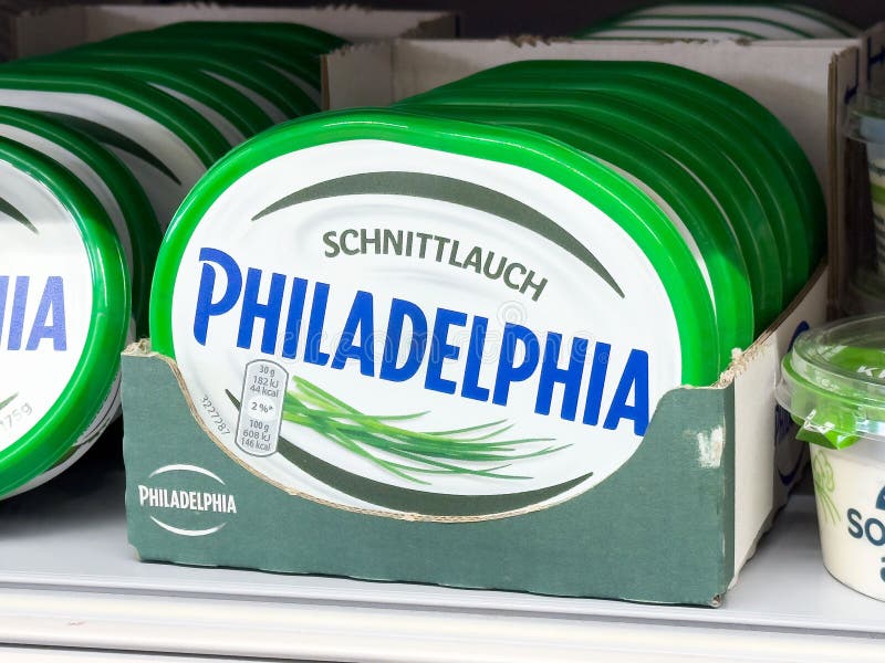 Philadelphia Chive Cream Cheese Spread Packaging in Grocery Store ...