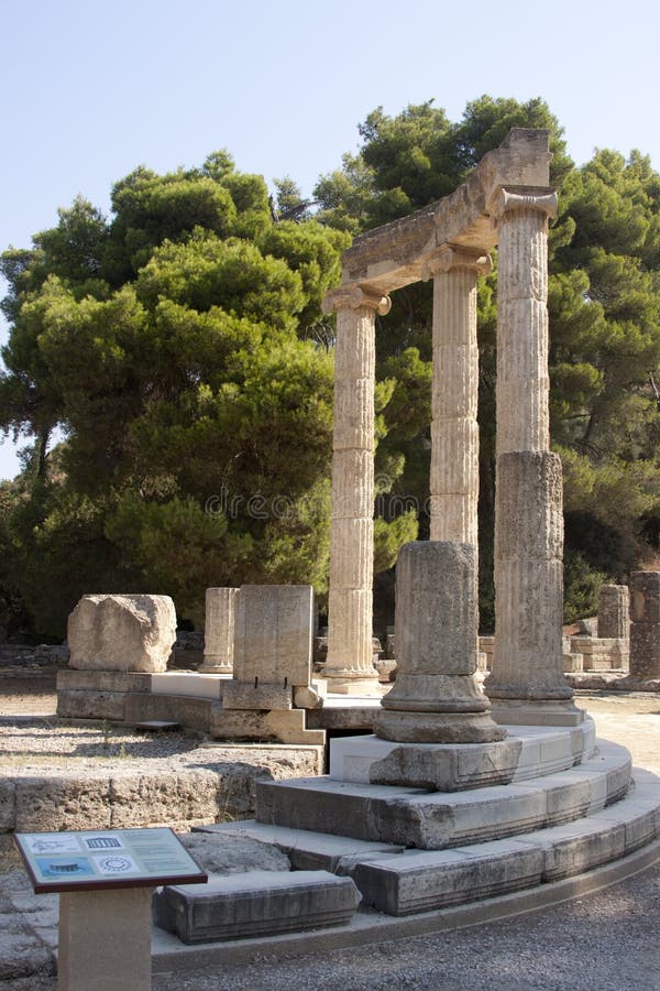 Philippeion in Der Altis Von Olympia Hinter Einem Baum Im ...