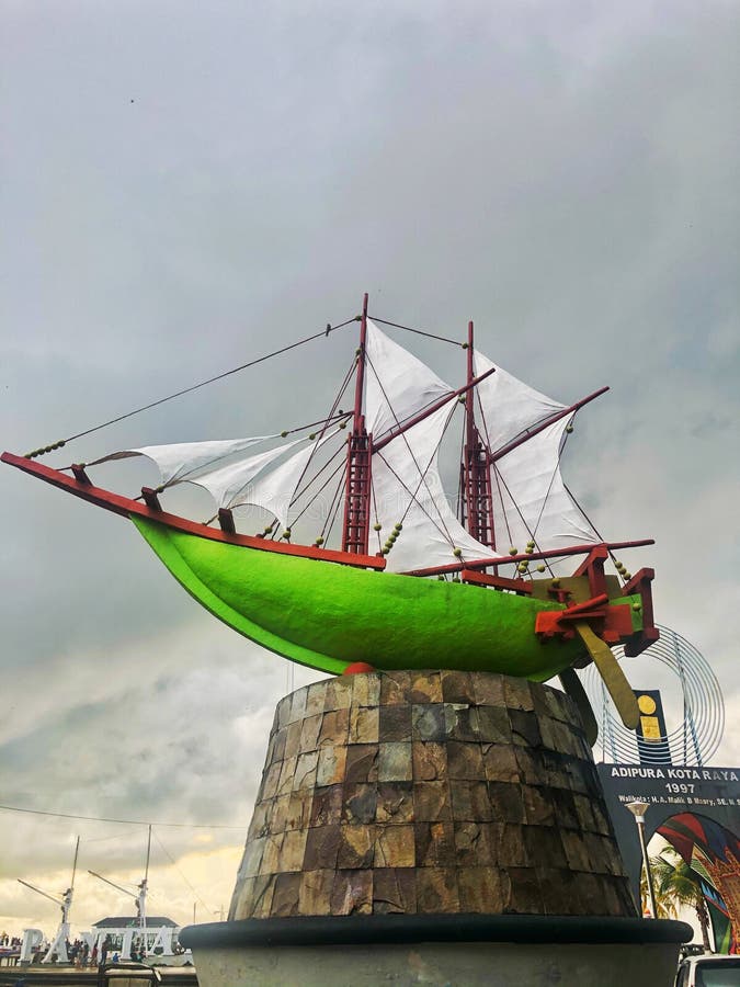 Phinisi Ship Icon of Makasar Indonesia Editorial Stock Image - Image of ...