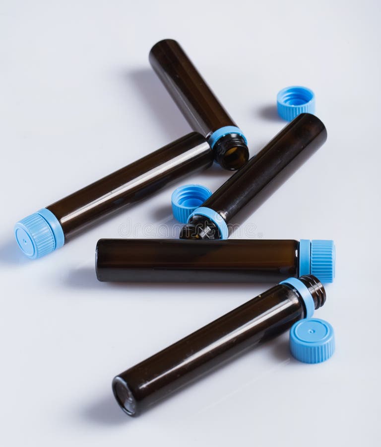 Phiole mit Impfstoff stockfoto. Bild von pharmazeutisch - 41497652