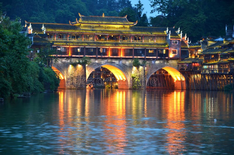 Phoenix Hong Bridge En Fenghuang Foto de archivo - Imagen de puente ...
