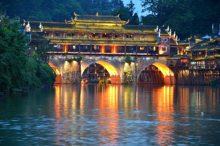 Phoenix Hong Bridge in Fenghuang Stock Foto - Image of fenix, kleren ...