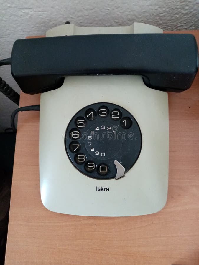 The Phone& X27;s Old Phone Turn Editorial Image - Image of circle ...