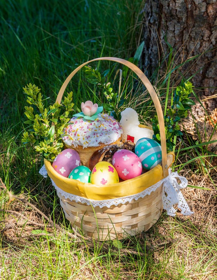 Photo of Basket with Eggs for Holiday Easter. Illustration for Decor ...