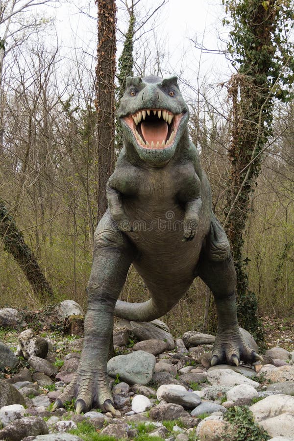 Aggressive dinosaur editorial photo. Image of dinosaur - 134665901