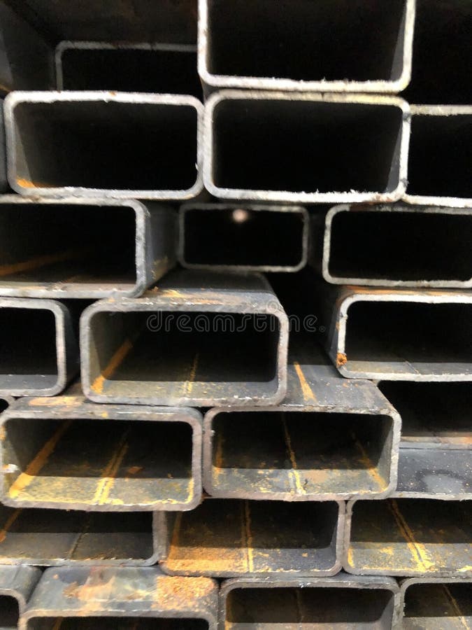 Photo of the metal square profile.