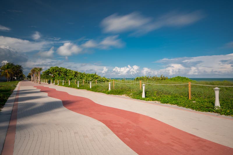 Miami Greenway Pedestrian Path Photo Stock Photo - Image of line ...