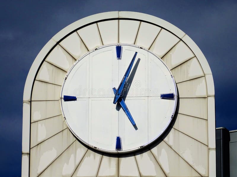 Photo Of White Analog Building Clock Picture. Image: 113295186