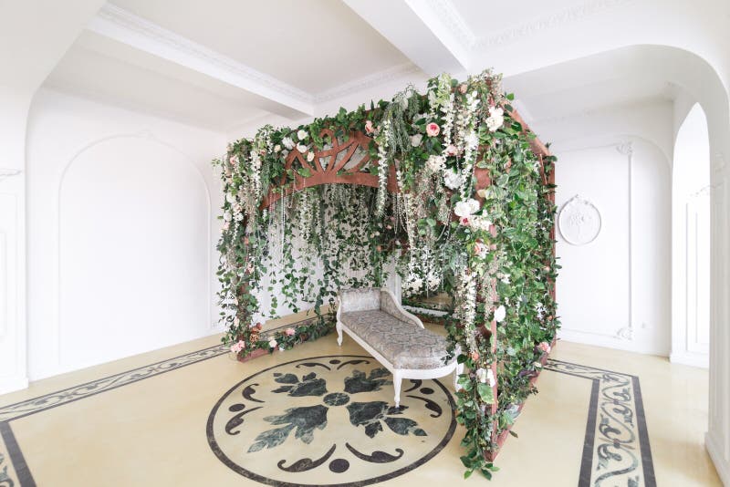 Photographic Studio with Modern Lighting Equipment. Light Spring Room ...