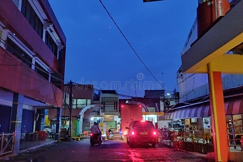 Photography at Night in a City Full of Vehicles Editorial Photography ...