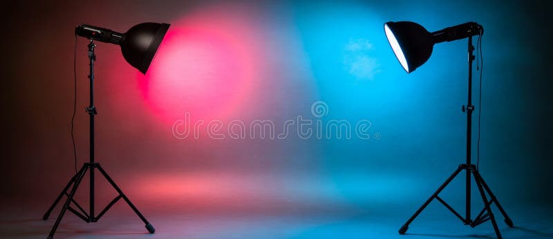 Photography Studios Utilize Dual-color Backdrops and Specialized ...