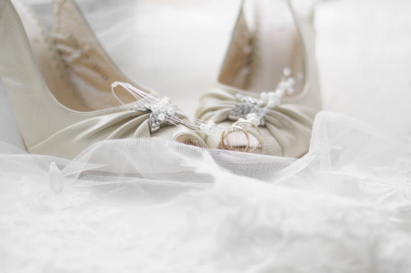 Photos De Couleur Des Chaussures De Mariage Image stock - Image du ...