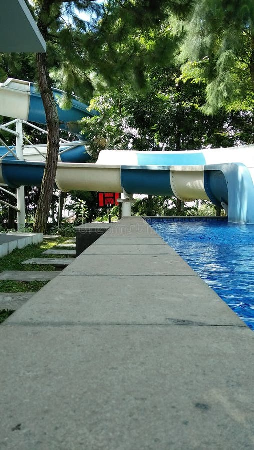 Photos from the Edge of the Swimming Pool are Equipped with a Long ...
