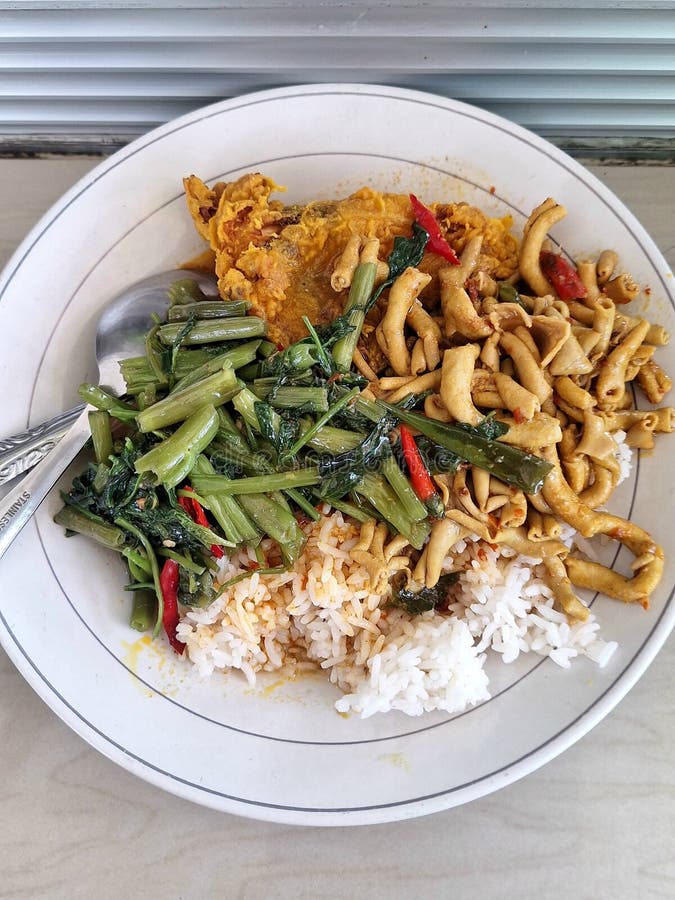 Photos Of Traditional Indonesian Dishes Delicious Chicken Intestines White Rice And Morning