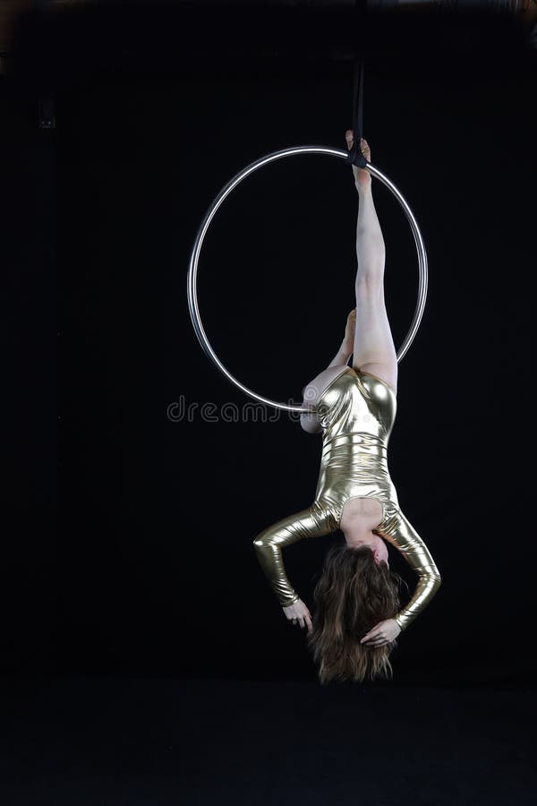 Photoshoot of a Acrobat Model Stock Photo - Image of gold, white: 210909024