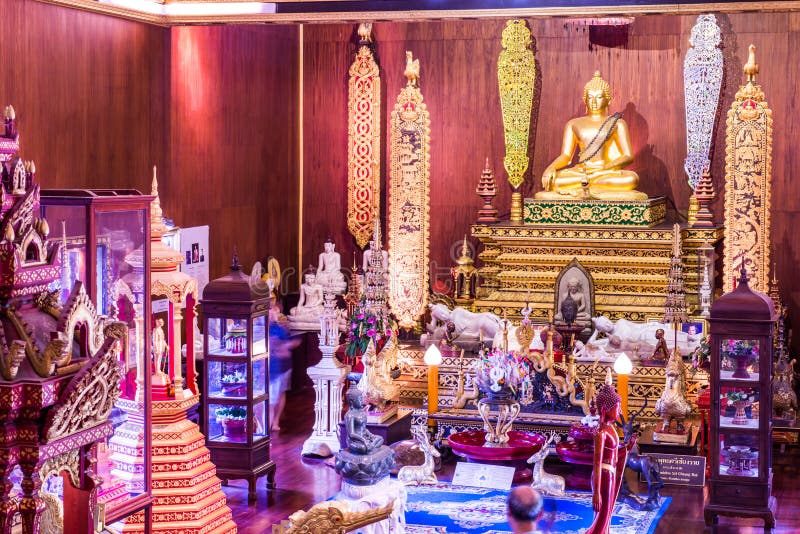 Phra Budda Sri En El Templo De Phra Kaew Foto de archivo editorial ...