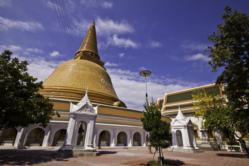 Phra Pathom Chedi,Nakhon Pathom,Thailand. Stock Photo - Image of ...