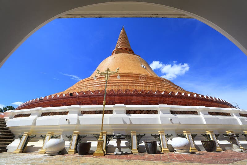 Phra Pathommachedi stock image. Image of pathom, religious - 44376793