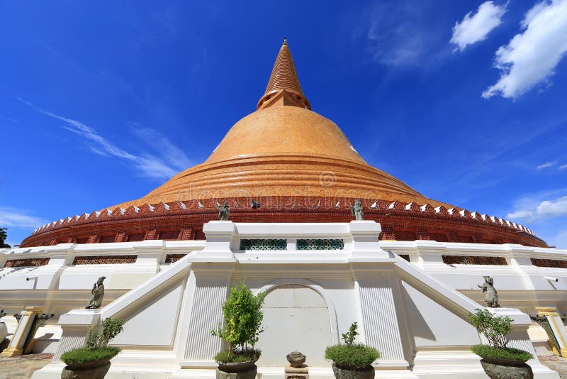 Phra Pathommachedi stock image. Image of social, building - 44376803