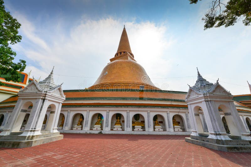 Phra Pathommachedi stock photo. Image of stupa, building - 80011200