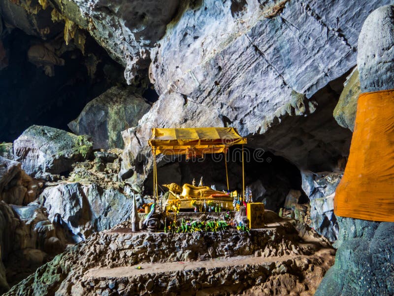 Phu Kham Cave, Vang Vieng, Laos Stock Image - Image of buddha, indoor ...