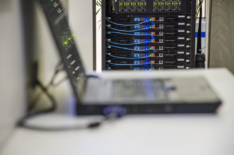 Pièce De Réseau Informatique Photo stock - Image du mémoire, matériel ...