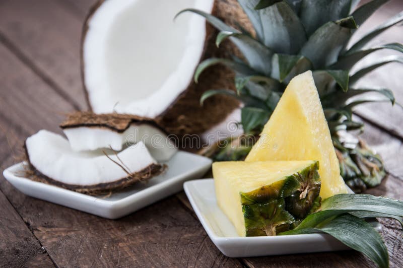 Piña y coco imagen de archivo. Imagen de rebanada, coco - 34099209