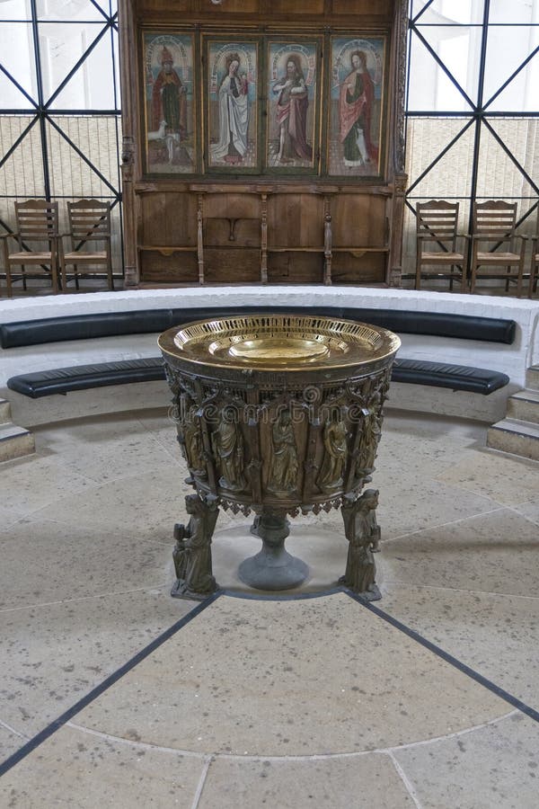 Pia Batismal Baptismal De Mármore Imagem de Stock - Imagem de fantasma ...