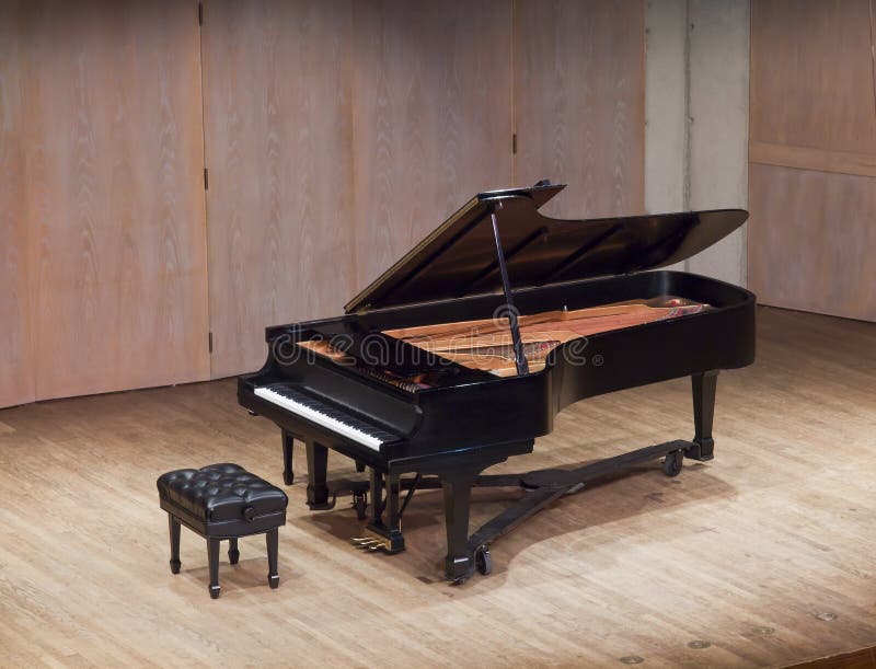 Piano grande foto de stock. Imagem de musical, instrumento - 15364238