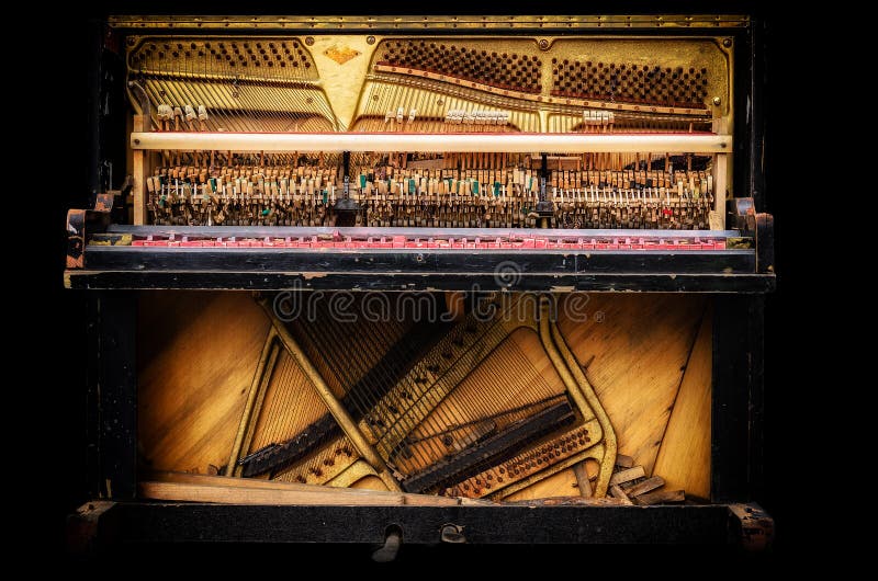 476 Piano Blanco Roto Viejo Fotos de stock - Fotos libres de regalías ...