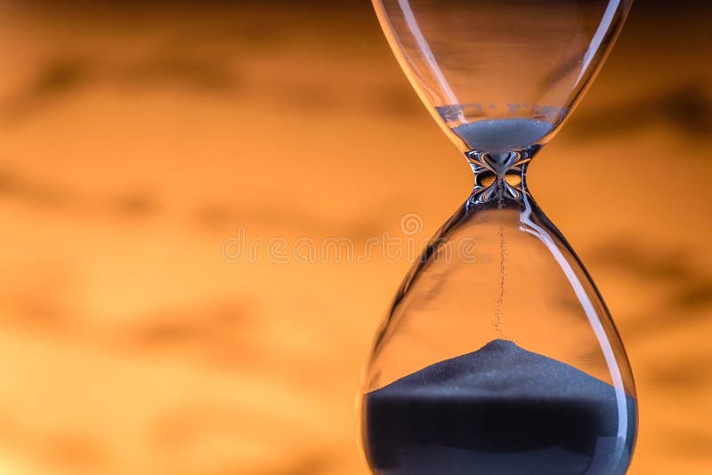 Piaska Bieg Przez Hourglass Zdjęcie Stock - Obraz złożonej z czas, gram ... Piaska Bieg Przez Hourglass Zdjęcie Stock - Obraz złożonej z czas, gram ...