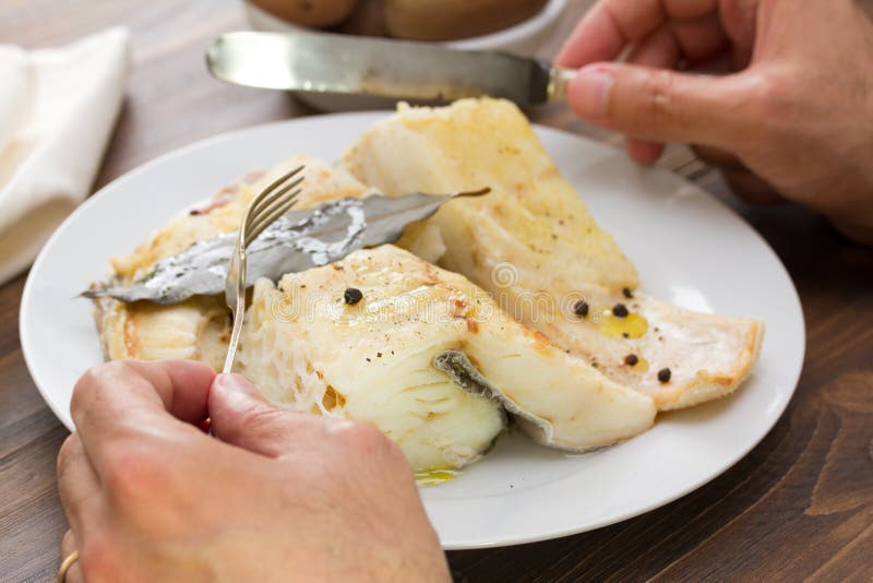 Merluzzo Bollito Con Olio D'oliva Immagine Stock - Immagine di piatto ...