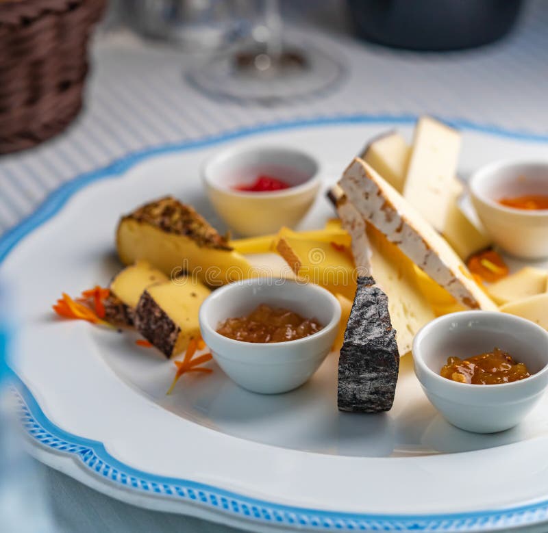 Piatto Di Formaggi Pregiati Misti Stock Image - Image of cuisine, snack ...