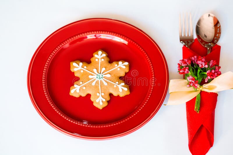Piatto Rosso Elegante Con Il Cucchiaio, Forcella Fotografia Stock ...