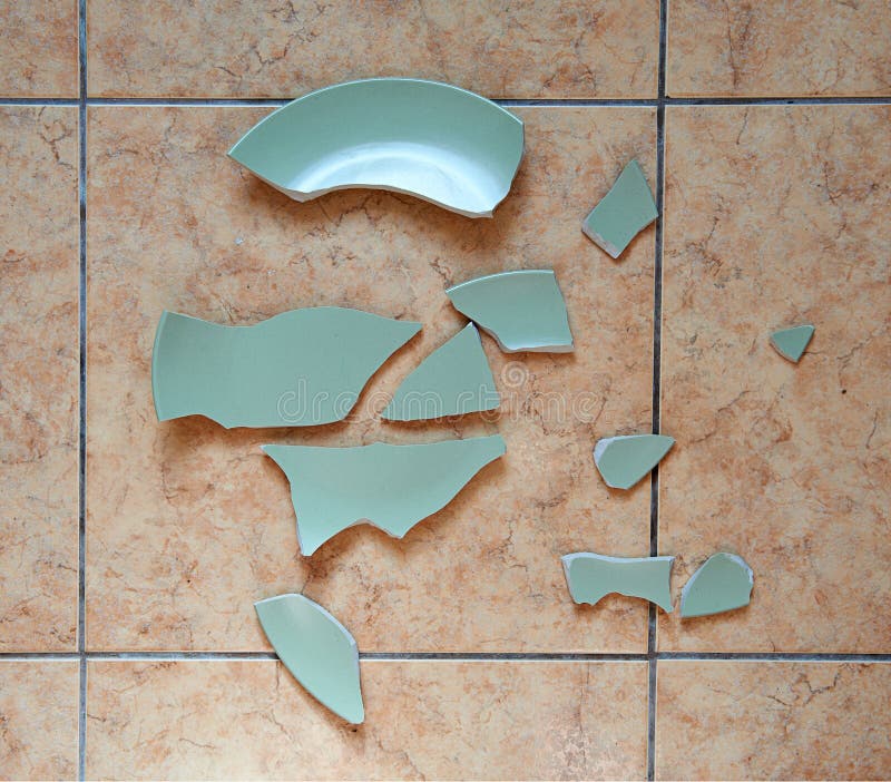 Piatto rotto immagine stock. Immagine di rotto, rottura - 31508191